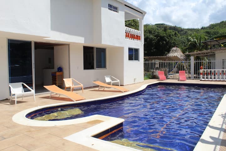 Casa Moderna Con Piscina Privada • Jacuzzi. - Melgar