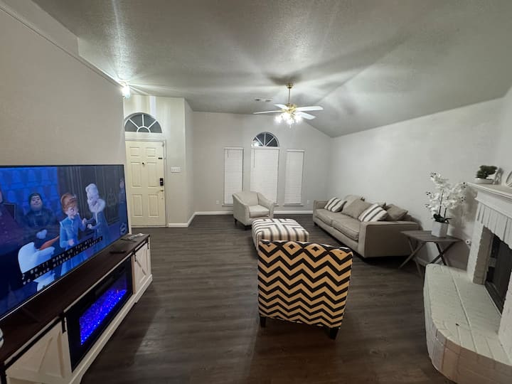 Central, Spacious, Peaceful & Modern 3bd Home. - Midlothian, TX