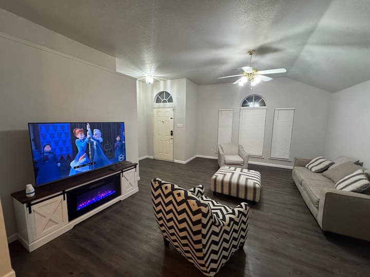 Central, Spacious, Peaceful & Modern 3bd Home. - 曼斯費爾德