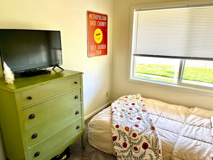 Cozy Room Rental In Family Home - Kelso, WA
