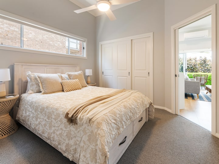 Fins At Fingal - Nelson Bay