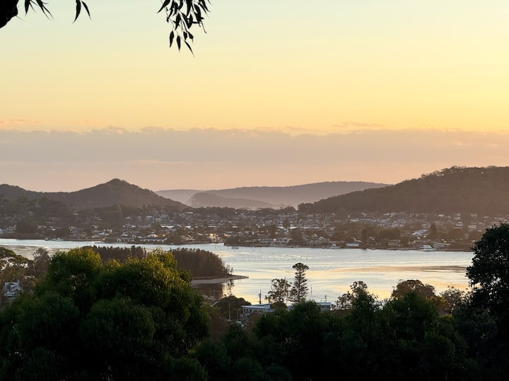 Cosy Coastal Retreat With Water Views - Umina