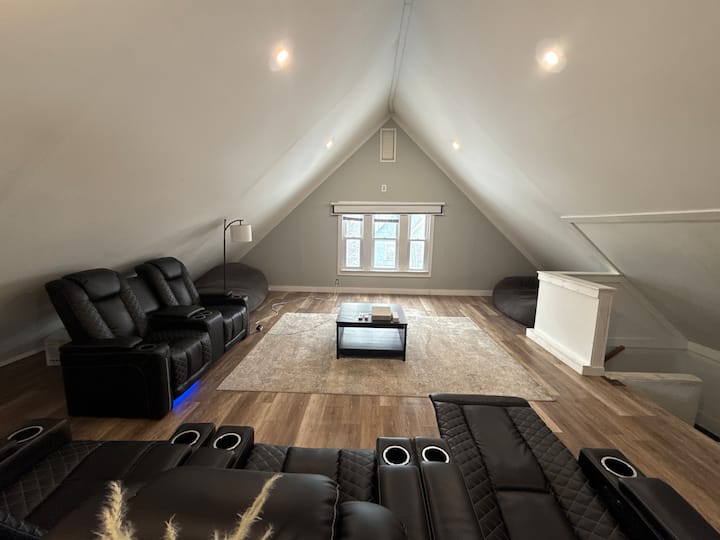 Lovely 2 Story Upper Apartment In South Wedge - Rochester, NY