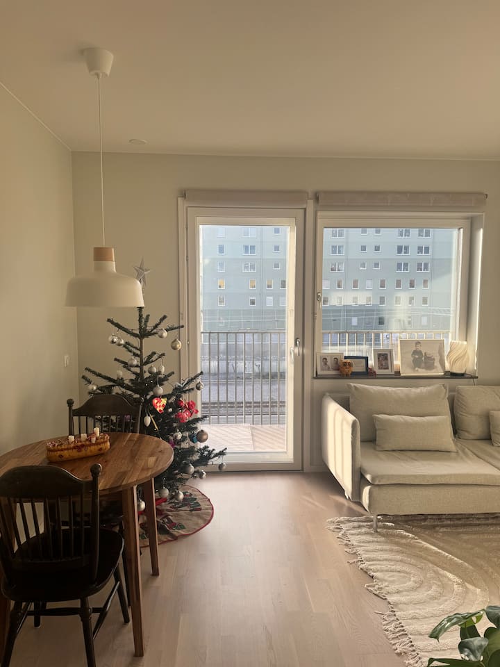 Mysig Etta Med Balkong I Spånga - Stockholm