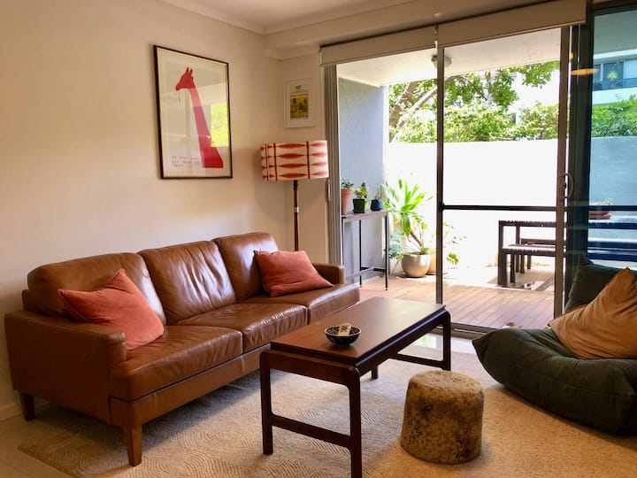 Erskineville Apartment With A Calm, Curated Feel - Sydney