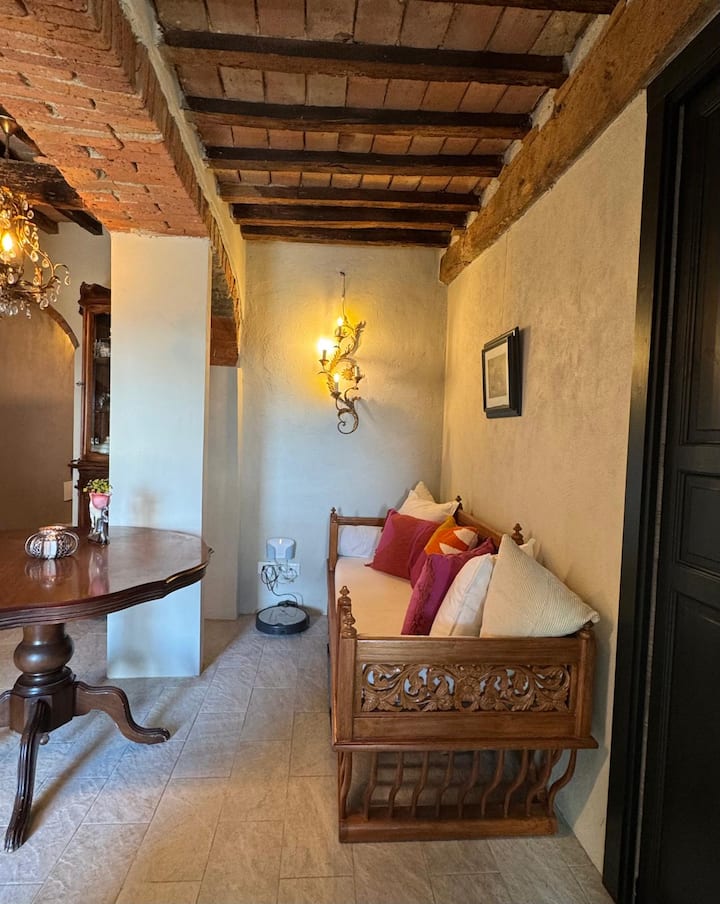 Astor - "La Dolce Vita" The Tuscan Way - Volterra