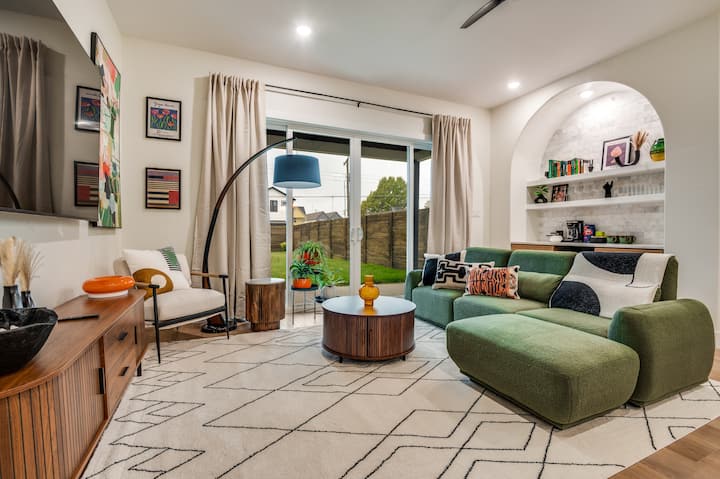 Contemporary Condo Mins From Deep Ellum, Downtown - Dallas, TX