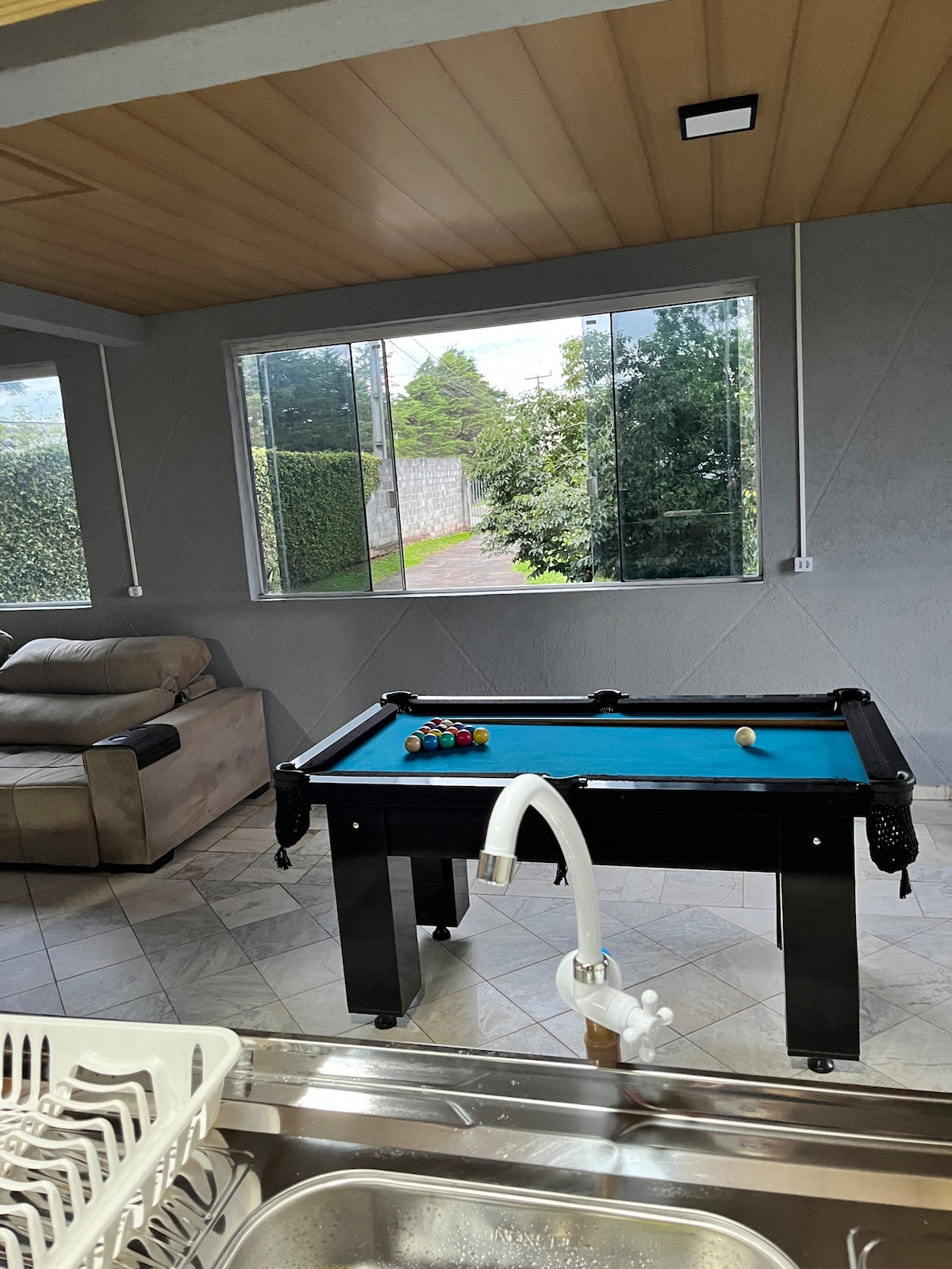 Upper floor near Angelina Caron Hospital - Houses for Rent in Campina ...