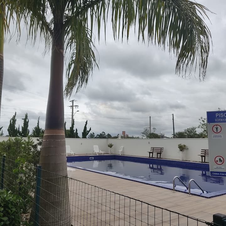 Apto Com Piscina E Cozinha Completa. - Tubarão