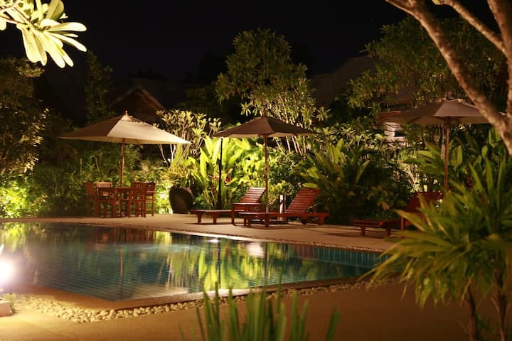 ที รีสà¸à¸£à¹Œà¸— ป่าหล่ายV8 - Phuket district, Thailand