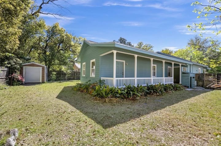 Charming, Furnished Downtown Studio All-inclusive! - Gainesville, FL