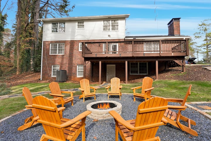 Cozy Home Minutes From Historic Downtown Roswell - Roswell, GA