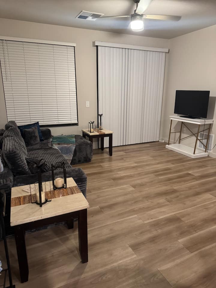 2 Bedroom 2 Bathroom Top Floor Luxery Unit - Goodyear, AZ