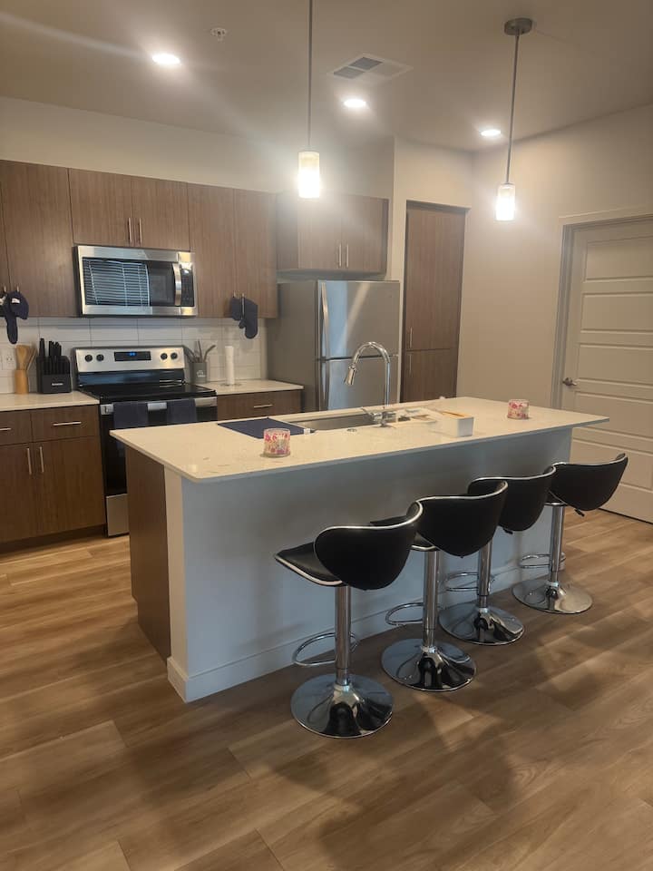 2 Bedroom 2 Bathroom Top Floor Luxery Unit - Goodyear, AZ