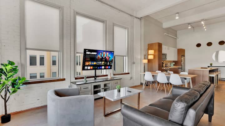 Spacious Loft By Convention Center Sleeps 8 - Design District - Dallas