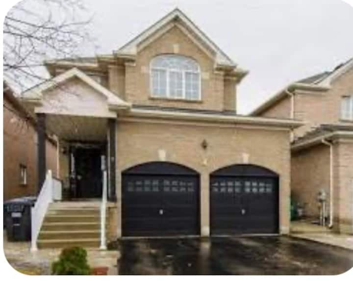 Single Room (Upto 3 Rooms)available-shared Kitchen - Brampton
