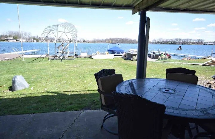 ¡Cómoda cabaña de lujo justo en el lago Fenton! - Cabañas en renta en ...