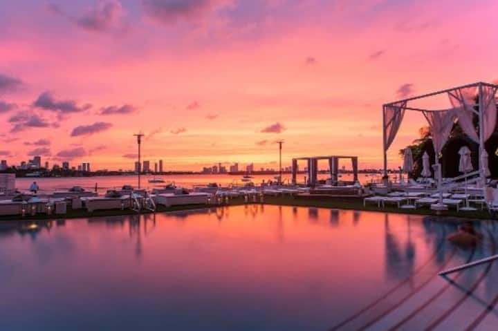 Pool & Balcony - Bay View Suite In 5* Residence - Miami Beach, FL