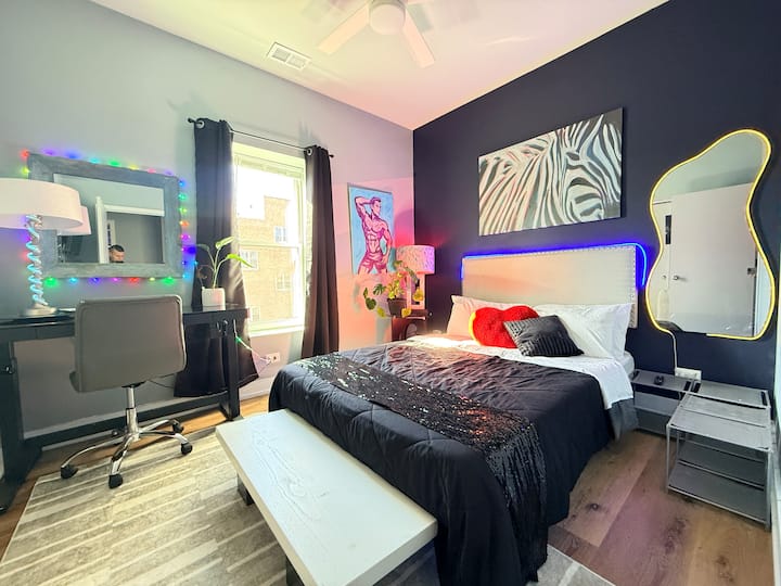 Like Your Staying With A Friend. Central Apartment - Chicago, IL