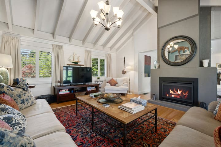Stonelinks Leura, Spa, Golf Views, Sleeps 12 - Leura