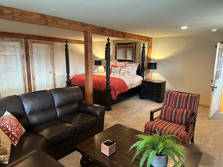 Mt. Erie Lakehouse One Bedroom Apartment - Anacortes, WA