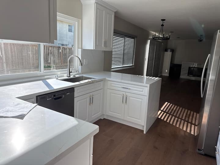 Modern Family Retreat With Mountain Views - San Jose, CA