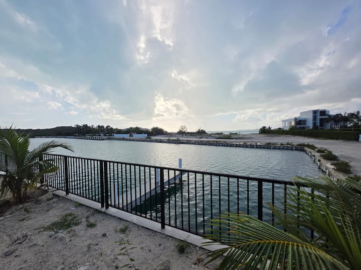 Villa With Rooftop Pool On Exclusive Marina - Turks and Caicos Islands