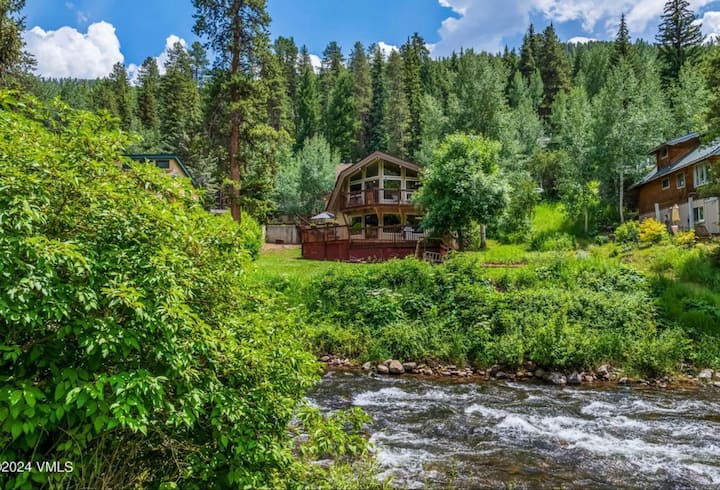 Cozy Creekside Chalet - Vail, CO