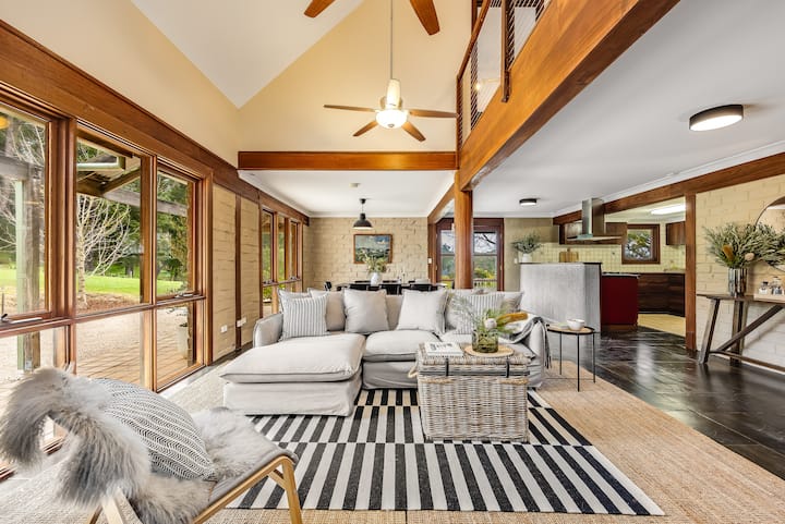 Adelaide Hill Luxury Amenities And Stunning Vistas - South Australia