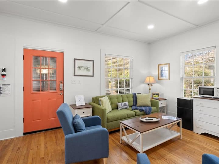 Laurel’s Historic Downtown 1930s Cottage - Laurel, MS