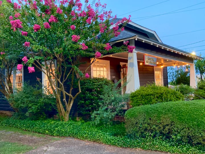 Laurel’s Historic Downtown 1930s Cottage - Laurel, MS