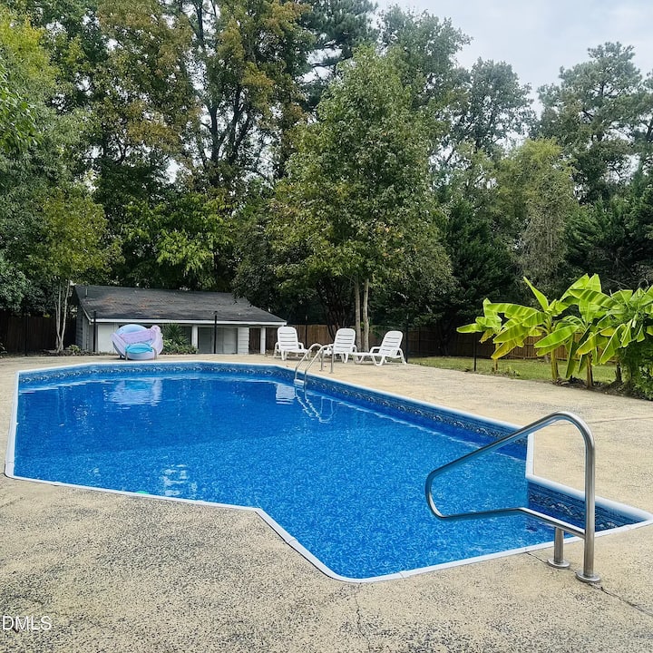 Little Lake Lodge - Ranch Villa With Pool On Site - Durham, NC