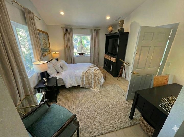 Luxury Suite & Hilltop Views - Thousand Oaks, CA