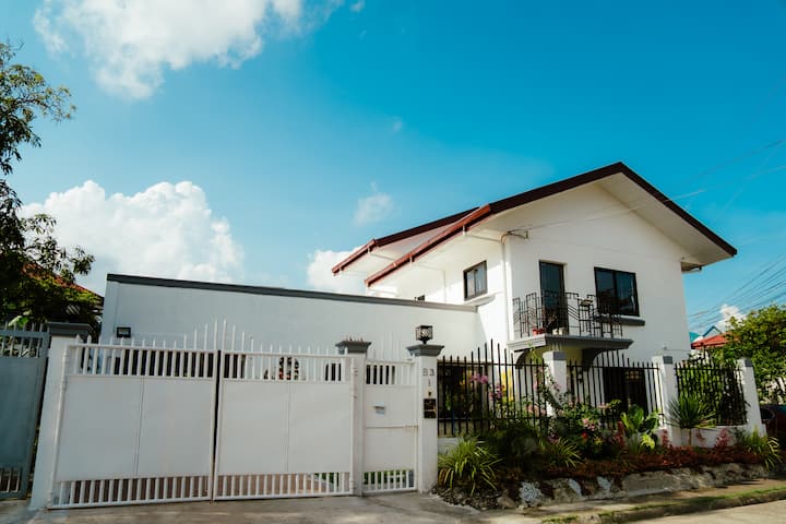 The Corner Loft (Entire House) - Iloilo City