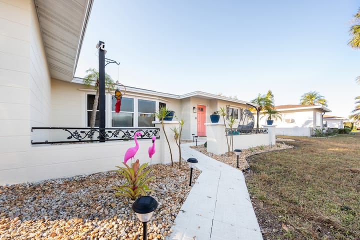 A New Venice "Must See" On Mount Vernon Drive! - Venice, FL