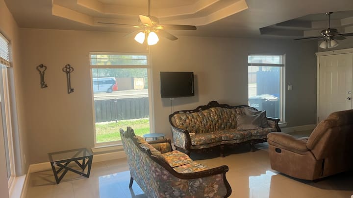 Beautiful House Sleeps Up To 12 See Pics - McAllen