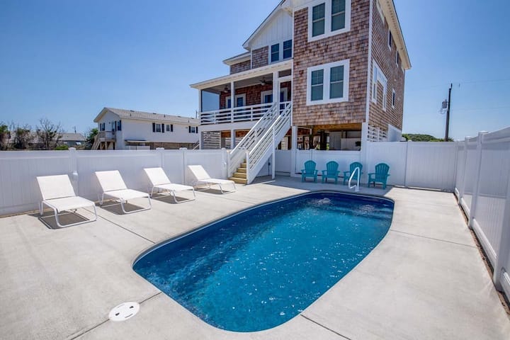 Catching Rays: Award-winning Retreat + Pool - Southern Shores