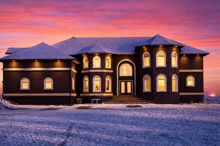 Castleview Empress Suite | Near Battleford - Saskatchewan