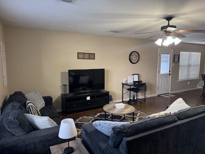 Black Gold Getaway - Midland, TX