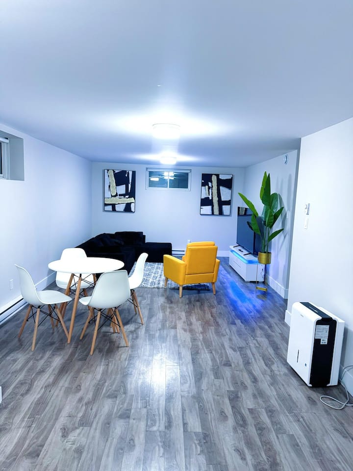 Cozy Private 2 Beds Full Home - Moncton