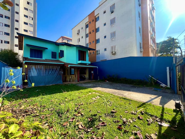 Casa Ampla, Arejada E Perfeita Para Relaxar. - Santos