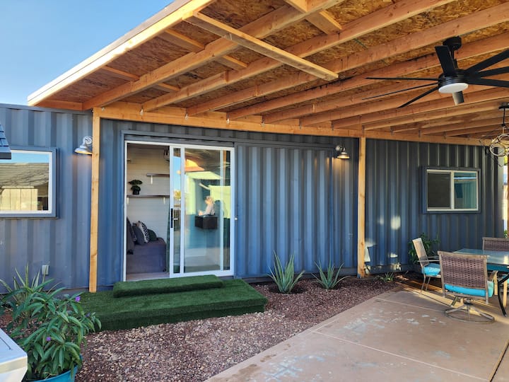 Gorgeous Container Home, Pool, And Wi-fi. - 