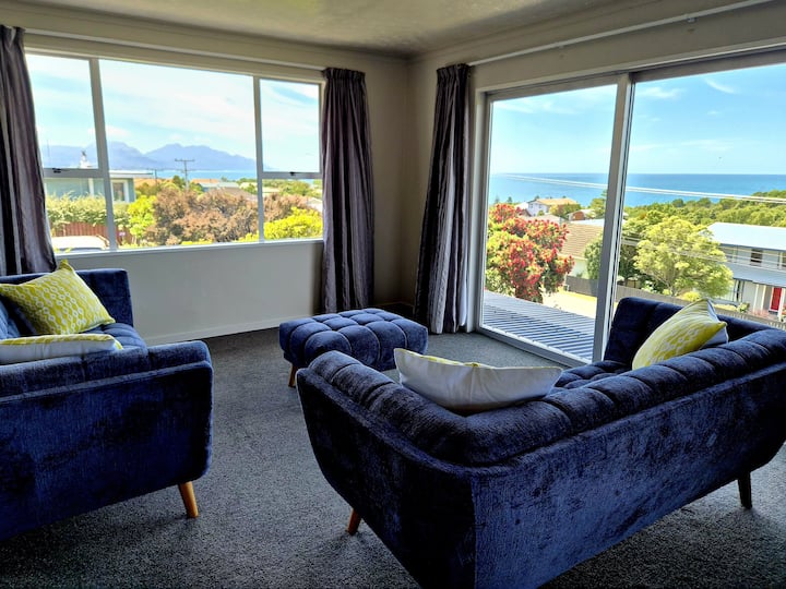 Ocean & Mountain Views Hilltop Home - 카이코우라