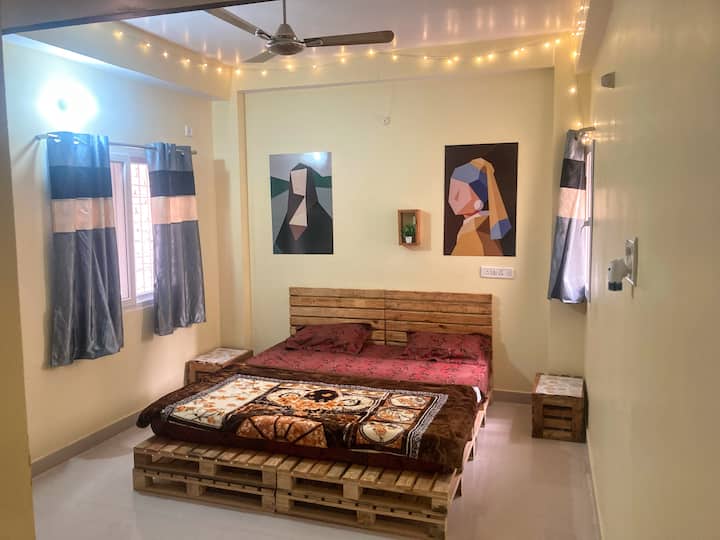 Homestay In 4 Bedroom Flat | Inverter Available - Patna