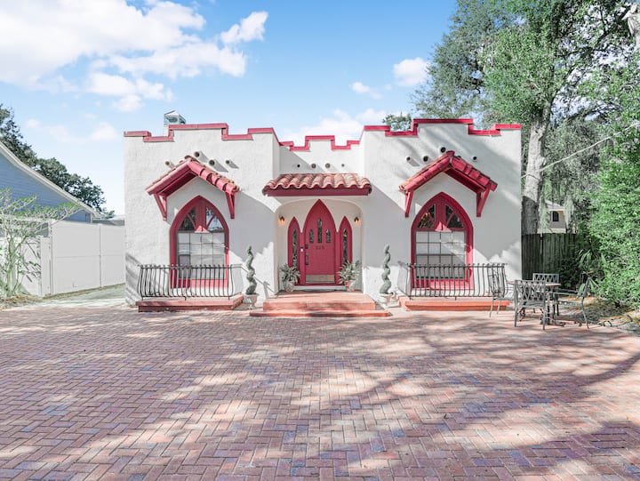 Cozy Castle - Winter Haven