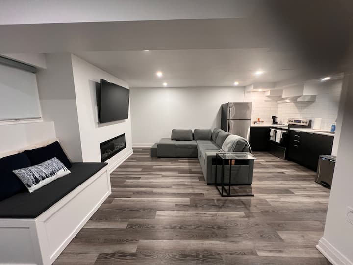 Modern Basement Retreat Near Downtown Orangeville. - Orangeville