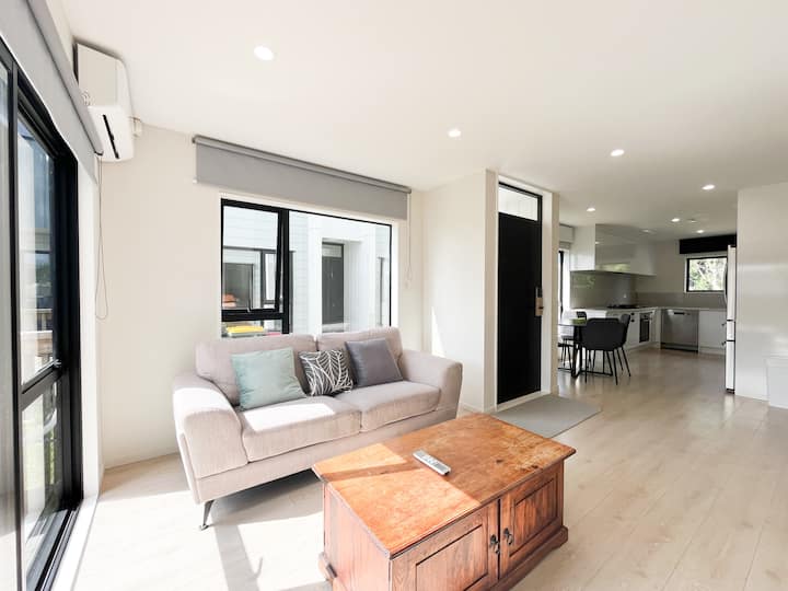 Peachful 5br Retreat |Quiet Corner, Modern Comfort - Auckland