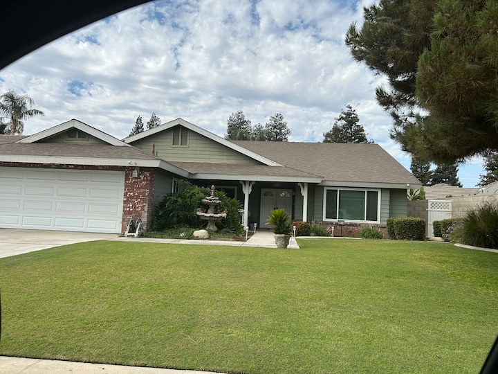 Active 2 Bedroom 1 Bath House - Bakersfield, CA