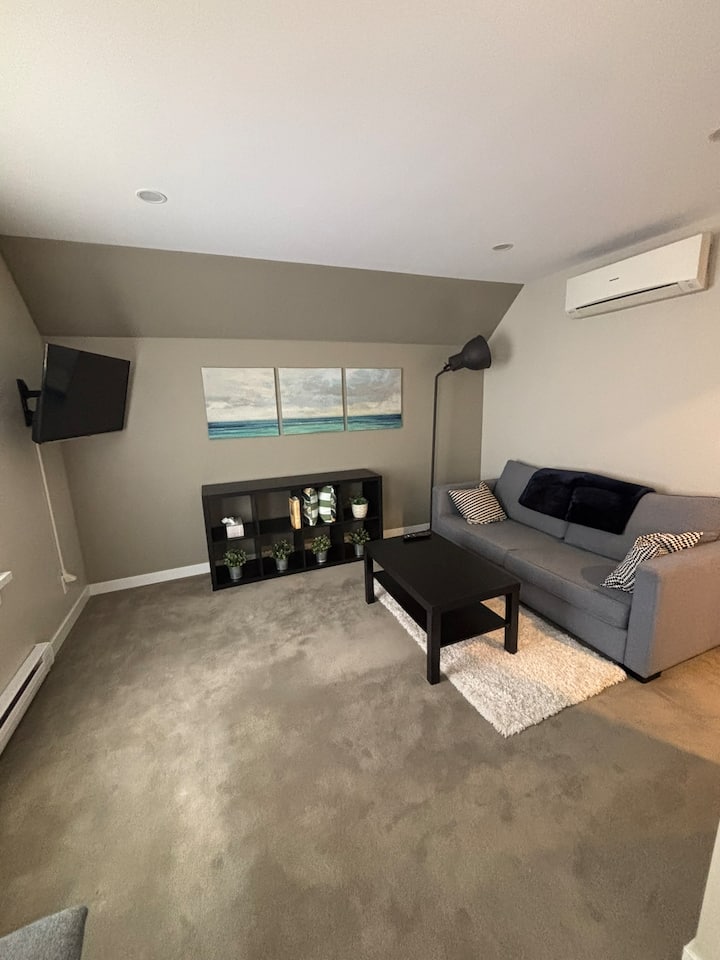 Private Suite - Deck & Mtn Views - Walkable - Vancouver