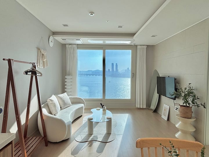 *14#광안대교뷰#합법숙소#무료주차#밀락더마켓#인생샷#침대2개 - Busan